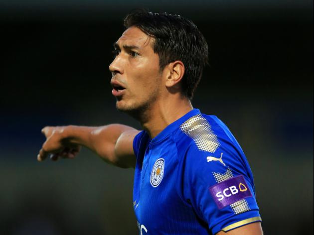 Leonardo Ulloa pens new Leicester deal