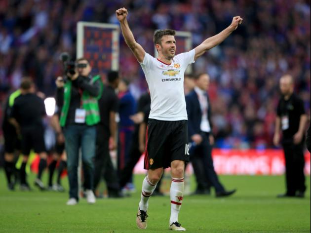 Paddy Crerand: New Manchester United deal for Michael Carrick