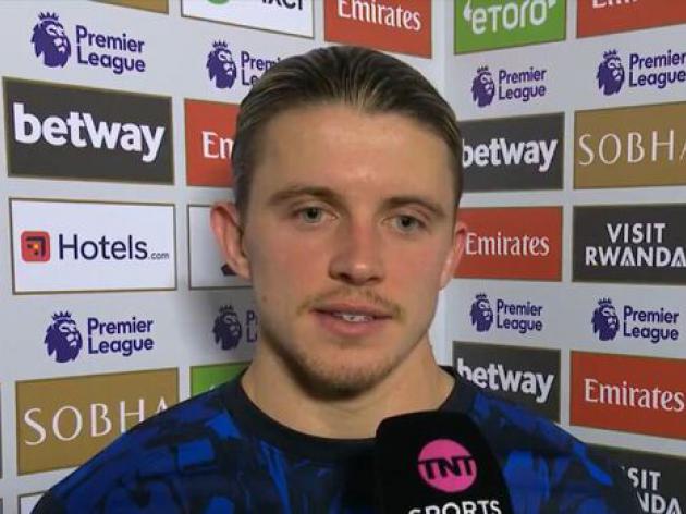 Chelsea star Conor Gallagher responds to young fan's damning banner ...