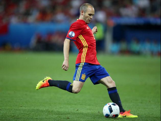 Andres Iniesta back in the Spain squad for World Cup qualifiers
