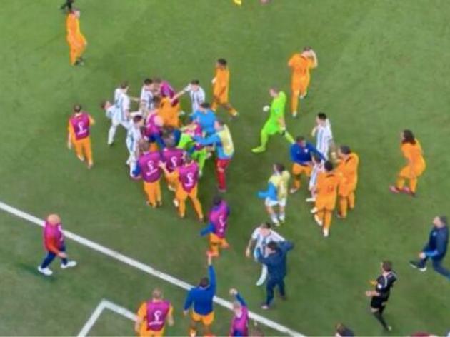 Virgil van Dijk decks Argentina star Leandro Paredes as Netherlands ...
