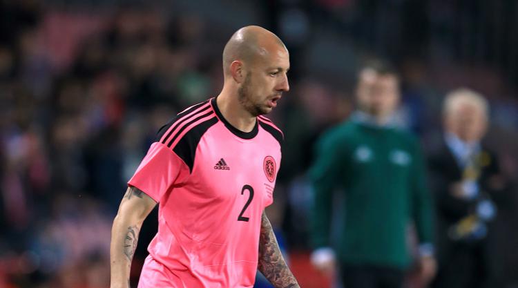 Alan Hutton calls time on Scotland career